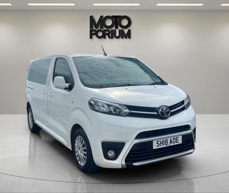 Used TOYOTA PROACE 2018 White for sale - £8250 in Bradford, West ...