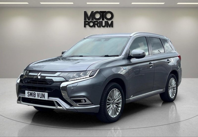 Used MITSUBISHI OUTLANDER 2018 Grey for sale - £13400 in Bradford, West ...